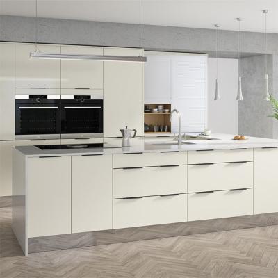 China Customized Waterproof Modern Luxury Kitchen Cabinet with Eased Edge Countertop Edging for sale
