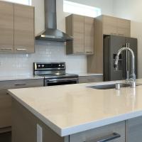 China Customized Veneer Color Kitchen Furniture Cabinets with Drawer Slide and Modern Design for sale