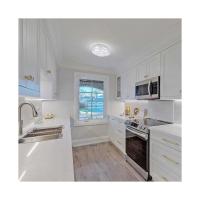 China Top Veneer and Bottom Lacquer Finished Kitchen Cabinet Set for Custom Kitchens Furniture for sale