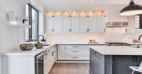 China Top Veneer and Bottom Lacquer Finished Kitchen Cabinet Set for Custom Kitchens Furniture for sale