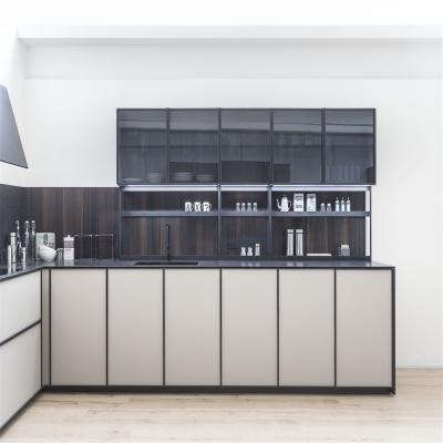 China Modular YALIG Italian Style Kitchen Cabinet with Blum Hardware and Toe Kick Accessories for sale