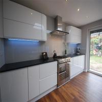 China Modular Kitchen Showcase Cabinets and Bathroom Accessories with Quartz Stone Countertop for sale