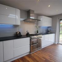 China Modular Kitchen Cabinets High End Solid Wood Luxury Glossy for Countertop Edging for sale