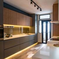 China Customized Veneer Color Kitchen Cabinets for Modern and Durable Villa/Apartment for sale