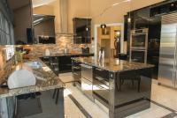 China Complete Wooden Kitchen Cabinet in Modern Design Style with Veneer and Lacquer Finish for sale