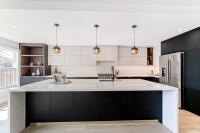 China Chinese Modern Kitchen Cabinet Set with Fine Workmanship and Flat Edge Countertop Edging for sale