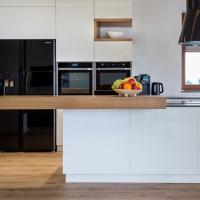 China Modern Design Solid Wood Cabinets and Accessories for a European Touch of Luxury for sale