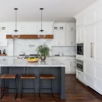 China Luxurious High End Kitchen Cabinet Set with Fine Workmanship and Wooden Shaker Design for sale
