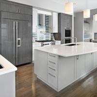 China Customized Veneer Color Gloss Kitchen Cabinet with Modern Design and Accessories for sale