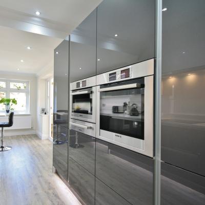 China Villa/Apartment Kitchen Cabinet with Islands Modern Style Wooden Luxury Glossy Design for sale