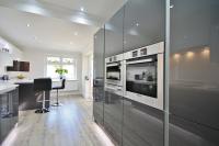 China Villa/Apartment Kitchen Cabinet with Islands Modern Style Wooden Luxury Glossy Design for sale