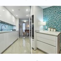 China Modern Durable Gloss Kitchen Cabinets with Blum Hardware and Quartz Stone Countertop for sale