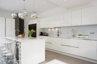 China Villa/Apartment Kitchen Cabinet with Islands Modern Style Wooden Luxury Glossy Design for sale