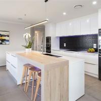 China Chinese Modern Modular Kitchen Cabinets with Quartz Stone Countertop and Blum Hardware for sale