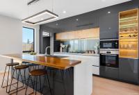 China Highly ODM/OEM Yalig 2024 Smart Wood Furniture Kitchen Cabinets with Blum Hardware for sale