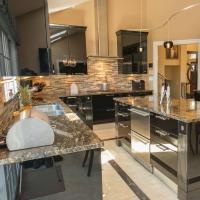 China European Style Solid Wood Kitchen Cabinet Furniture with Guaranteed and Glossy Finish for sale