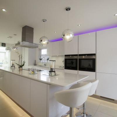 China Lacquer Finished Kitchen Cabinet with Acrylic Door Panel and Quartz Stone Countertop for sale