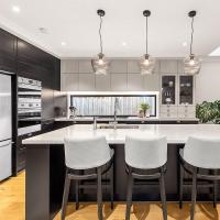China Modern Kitchen Cabinet Set with Veneer Finished Top and E1 Particleboard Carcase for sale