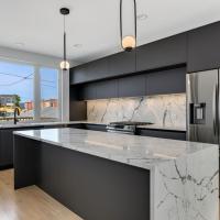 China Blum Black Matt Lacquer European Style Kitchen Cabinet with Quartz Stone Countertop for sale