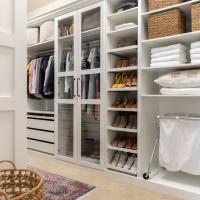 China Pop Style Luxury Custom Storage Bedroom Wardrobe in Modern Design with PANEL Wood Style for sale