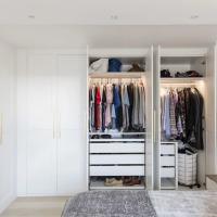 China Pop Style Luxury Custom Storage Bedroom Wardrobe in Modern Design with PANEL Wood Style for sale