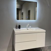China Quartz Stone Countertop Custom American Style Bathroom Vanity with Rectangle Design for sale