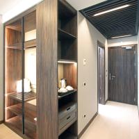 China High End Custom Waterproof Modern Design Bedroom Hotel Furniture Wardrobe Closet for sale