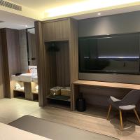 China High End Custom Waterproof Modern Design Bedroom Hotel Furniture Wardrobe Closet for sale