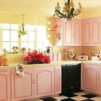China Ready to Assemble Modern Pink Lacquer Kitchen Cabinet Set with Quartz Stone Countertop for sale