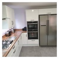 China Solid Maple Wood Modern White Shaker Kitchen Cabinets in Custom Simple Design Flat Pack for sale