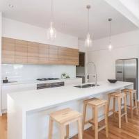China Waterproof Fireproof Modern Kitchen Cabinet Designed for Durable Furniture Cuisine for sale