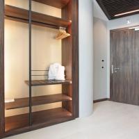 China Best Walk In Open Style White Wooden Laminated Wardrobe for Bedroom Bedroom Luxury for sale
