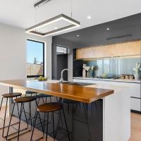 China E1 Particleboard Carcass Black Lacquer Kitchen Furniture with Quartz Stone Countertop for sale