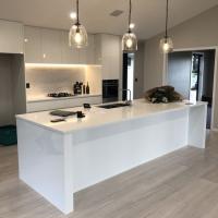China Waterproof Fireproof/Durable Modern PVC Kitchen Cabinet Set with Sink Accessories for sale