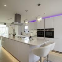 China Blum Hardware Customized White PVC Modern Kitchen Furniture Modular Kitchen Cabinets for sale