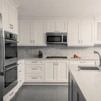 China Directly Home Furniture Wooden Shaker Kitchen Cabinets with Flat Edge Countertop Edging for sale