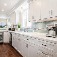 China Directly Home Furniture Wooden Shaker Kitchen Cabinets with Flat Edge Countertop Edging for sale