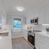 China Directly Home Furniture Wooden Shaker Kitchen Cabinets with Flat Edge Countertop Edging for sale