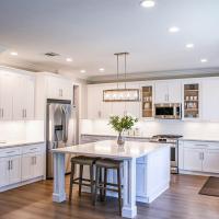 China Directly Home Furniture Wooden Shaker Kitchen Cabinets with Flat Edge Countertop Edging for sale