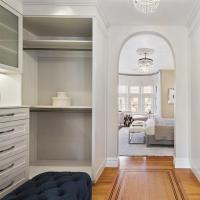 China Wooden Modern Style Glass Wardrobe Closet for Walk-in Closet Furniture Customization for sale