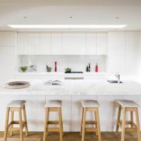 China Modern Luxury Kitchen Furniture Cabinet with Quartz Stone Countertop and Blum Hardware for sale