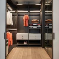 China Modern Style Customized Wooden Wardrobe Cabinet Closet with PANEL Wood Style by YALIG for sale