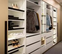 China Modern Style Customized Wooden Wardrobe Cabinet Closet with PANEL Wood Style by YALIG for sale