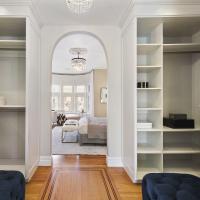 China Moisture Resistant European Style Wooden Wardrobe for Home Villa Hotel and Apartment for sale