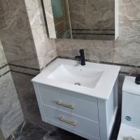 China PVC/Lacquer Door Finish Freestanding Bathroom Vanity Cabinet for Modern Apartments for sale