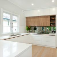 China Modular Kitchen Cabinets Customized Veneer Color Wooden Lacquer Kitchen Furniture Set for sale