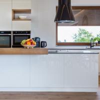 China Blum Hardware American Style White Lacquer Kitchen Furniture with MDF Door Material for sale
