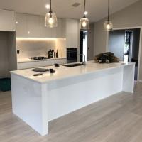 China Blum Hardware American Style White Lacquer Kitchen Furniture with MDF Door Material for sale