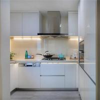 China Modern Lacquer Glossy Kitchen Cabinet Set with Quartz Stone Countertop and Handle Knob for sale