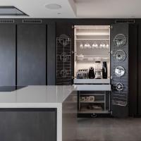 China Australia Modular Kitchen Cabinets with Quartz Stone Countertop and Matt Lacquer Handl for sale